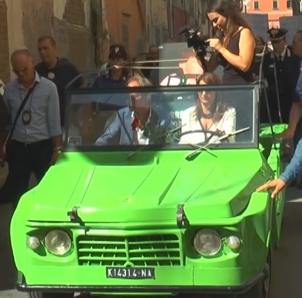 Giancarlo Siani, il ritorno della Mehari a Torre Annunziata - Pupia.tv