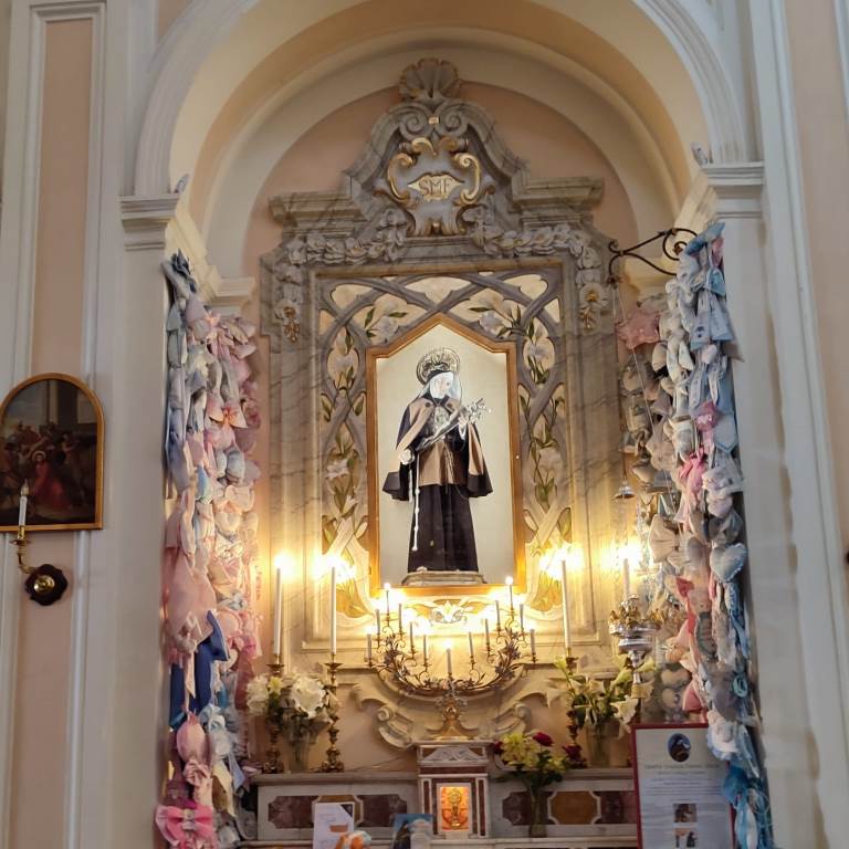 Aversa, la santa della gravidanza: i fedeli a Montevergine con statua ...