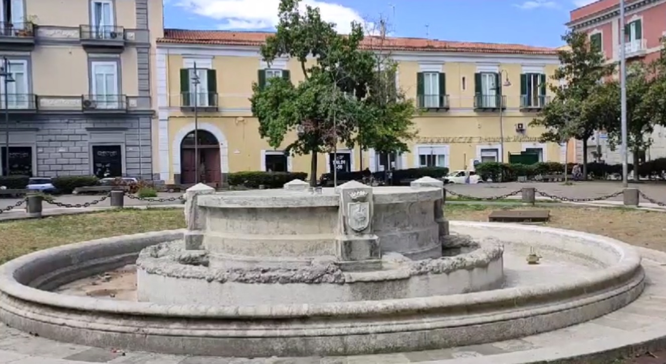 Aversa, Piazza Vittorio Emanuele: uno dei luoghi più trascurati della ...