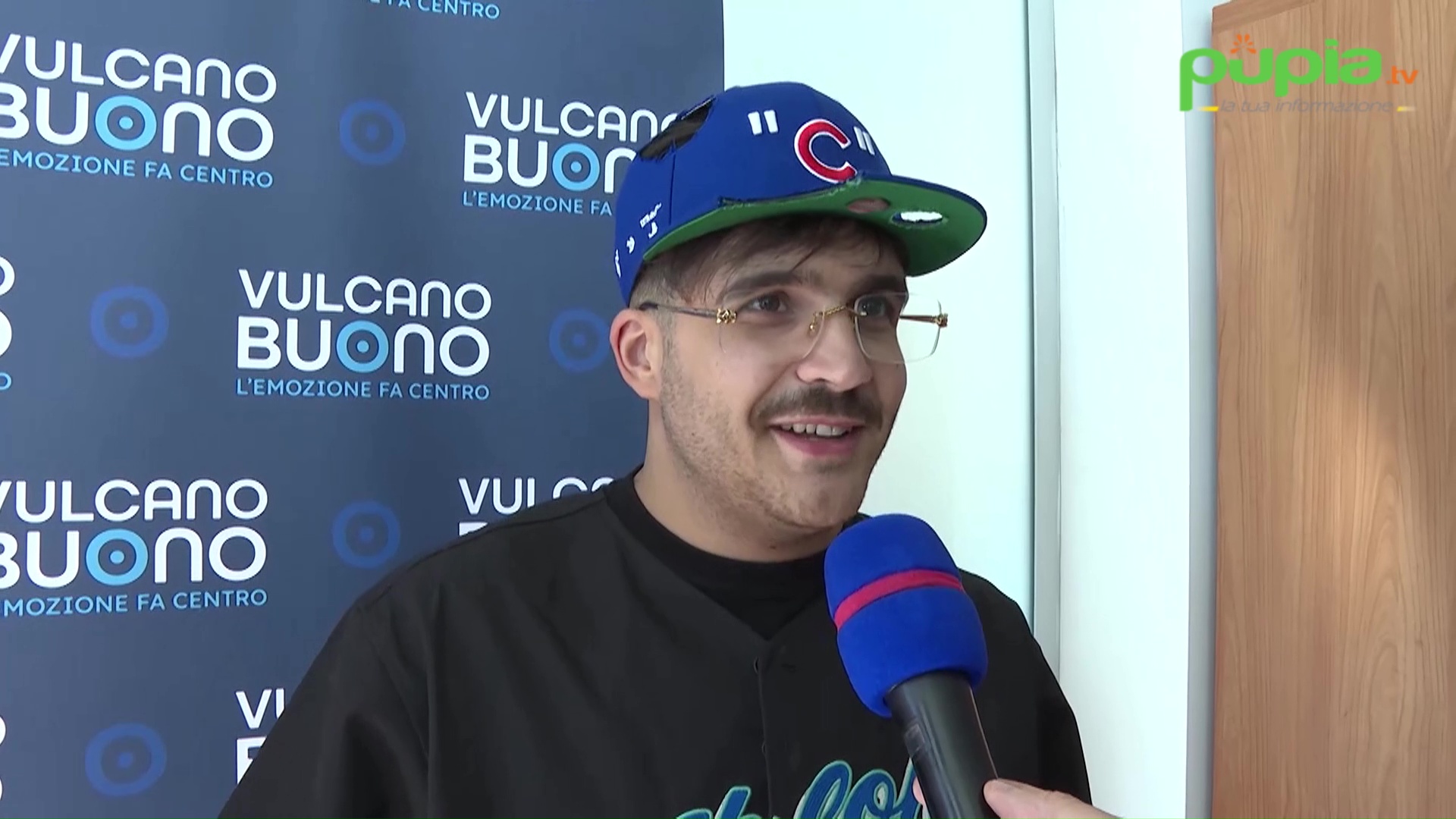 Geolier presenta il nuovo album "Dio lo sa": fan in delirio al Vulcano Buono - Pupia.tv